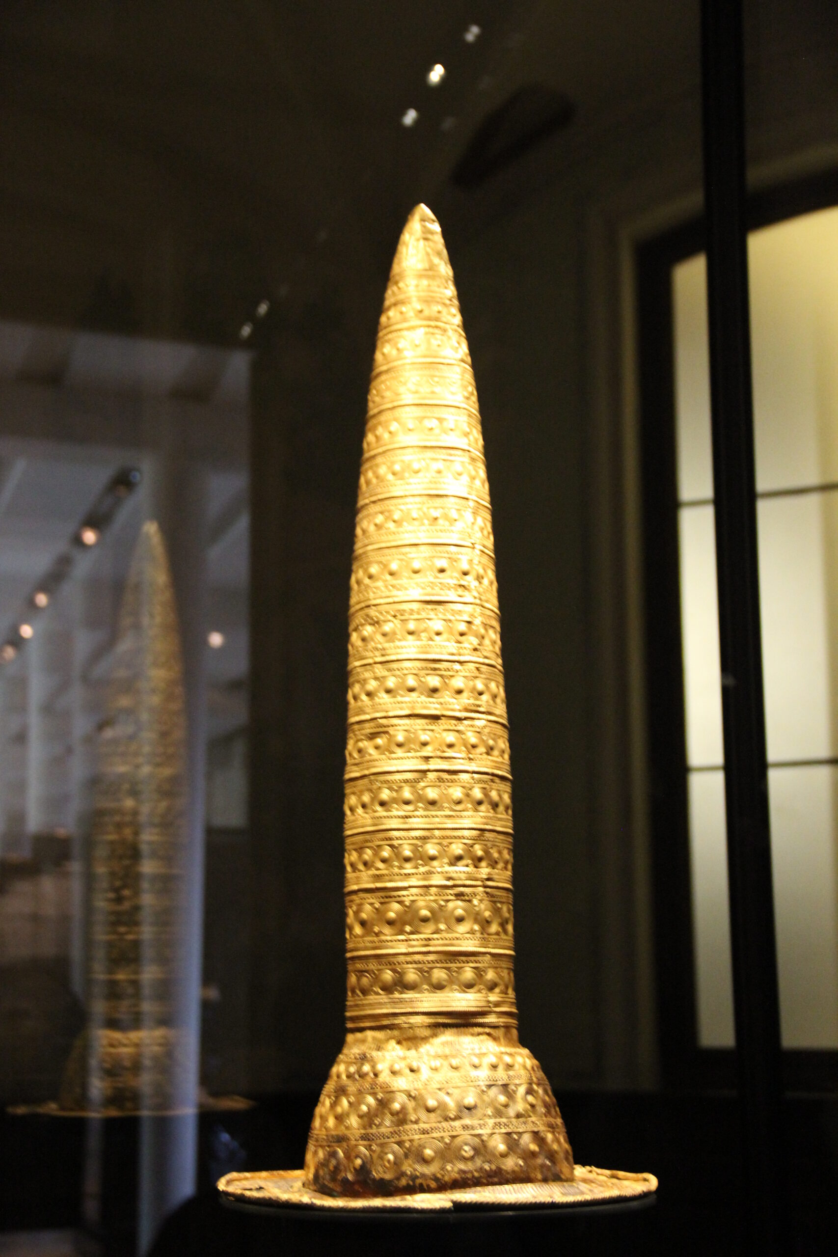 The Berlin Gold Hat Is a Showcase of Bronze Age Astronomy | The Vintage ...