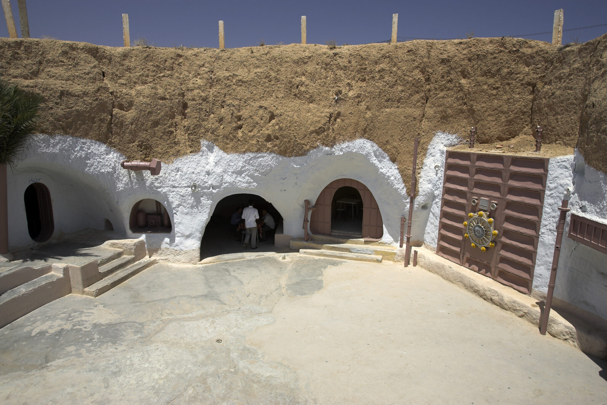 You Can Visit the ‘Star Wars’ Tatooine Movie Set in the Tunisian Desert ...
