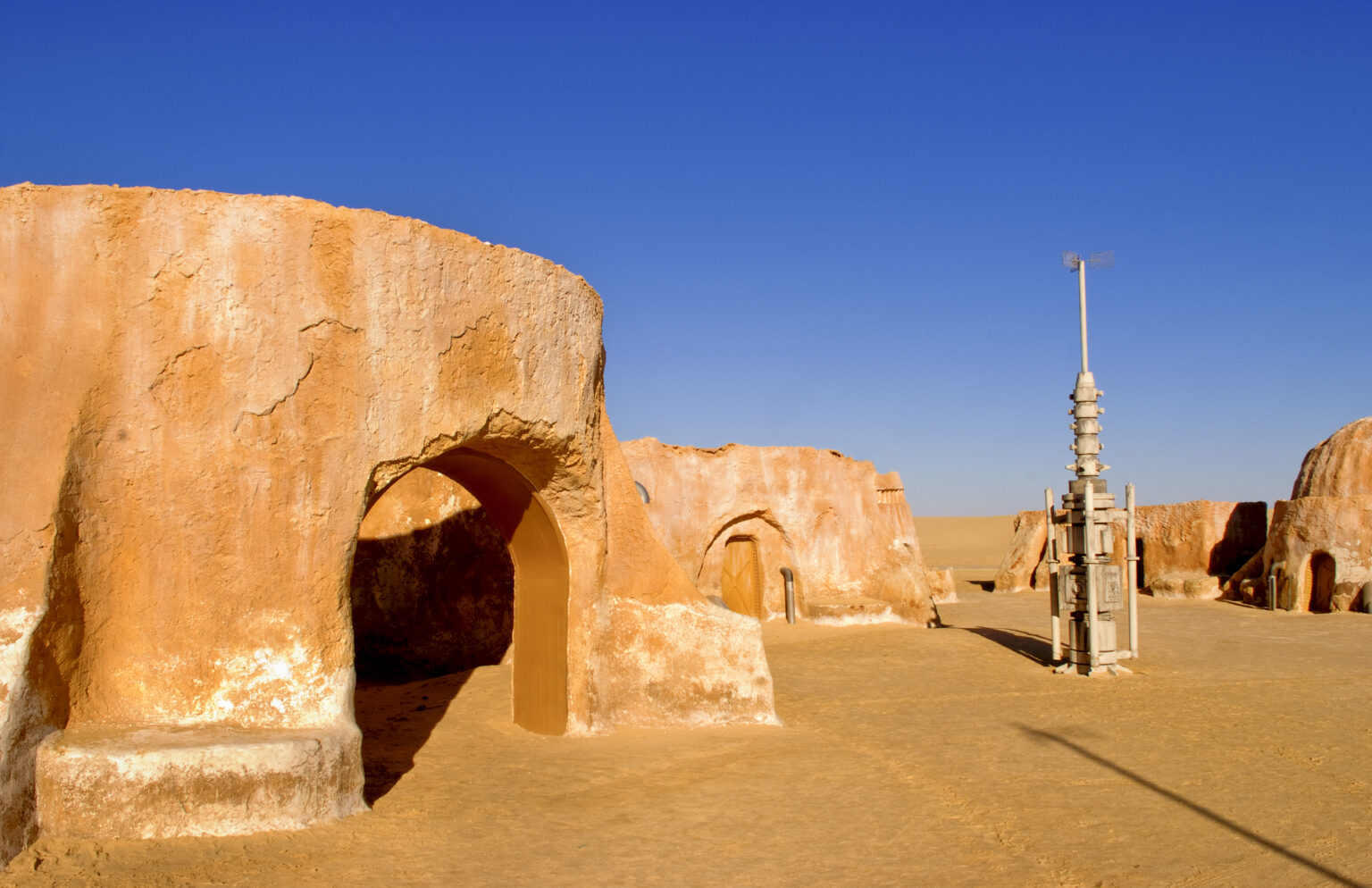 You Can Visit the ‘Star Wars’ Tatooine Movie Set in the Tunisian Desert ...